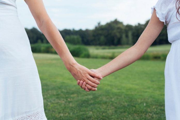 How To Hold A Girl’s Hand? 8 Ways to Show Your True Feelings