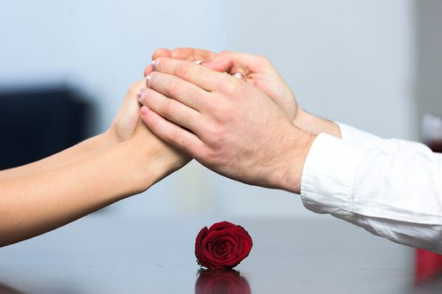 How To Hold A Girl’s Hand? 8 Ways to Show Your True Feelings